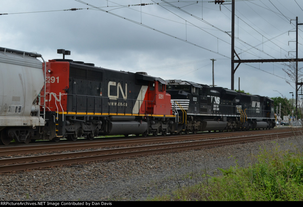 CN 5291, NS 1033 trail on K497-23